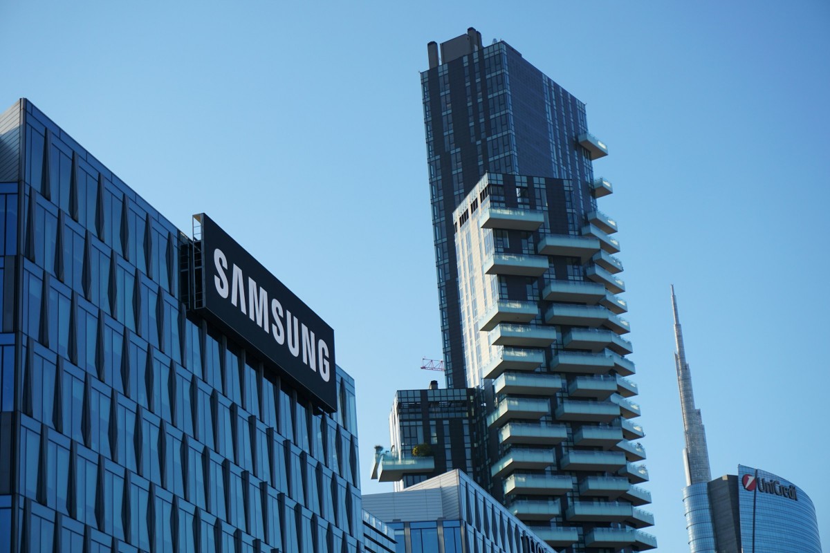 Samsung pode adiar lançamento de celular dobrável triplo | MaisCelular